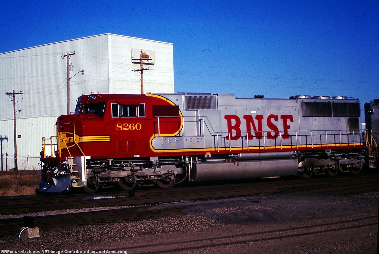 BNSF 8260